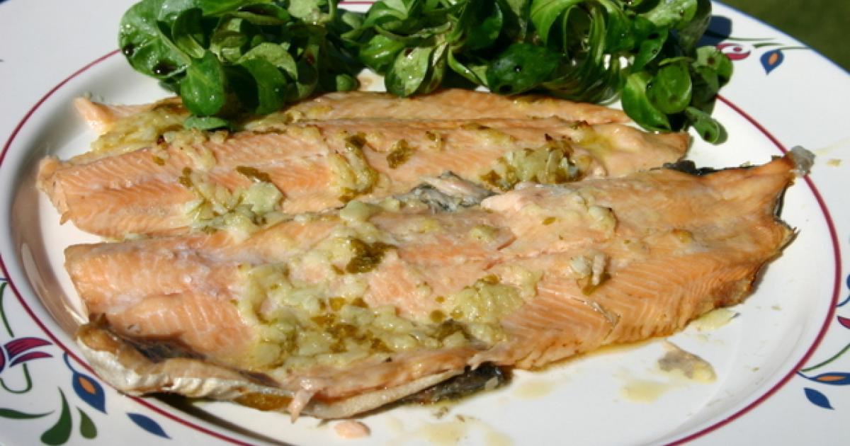 Trucha al ajillo | Recetas Fáciles Reunidas
