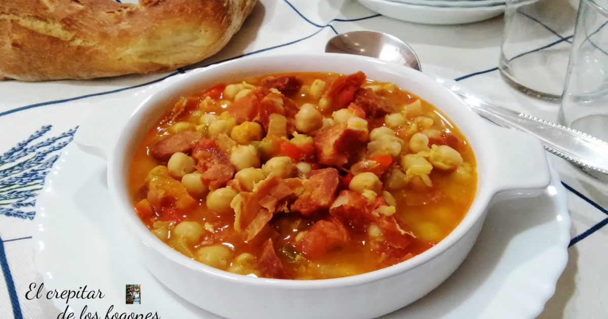 Garbanzos en salsa de tomate con jamón y chorizo | Recetas Fáciles Reunidas