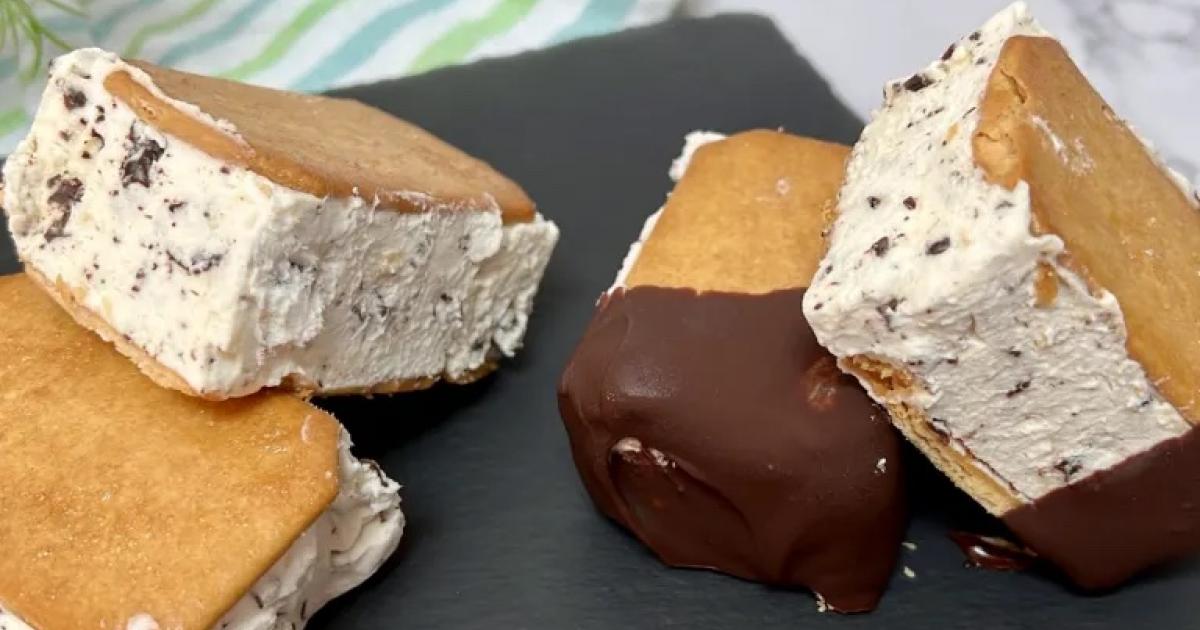 Helados con galletas y nata (stracciatella) | Recetas Fáciles Reunidas
