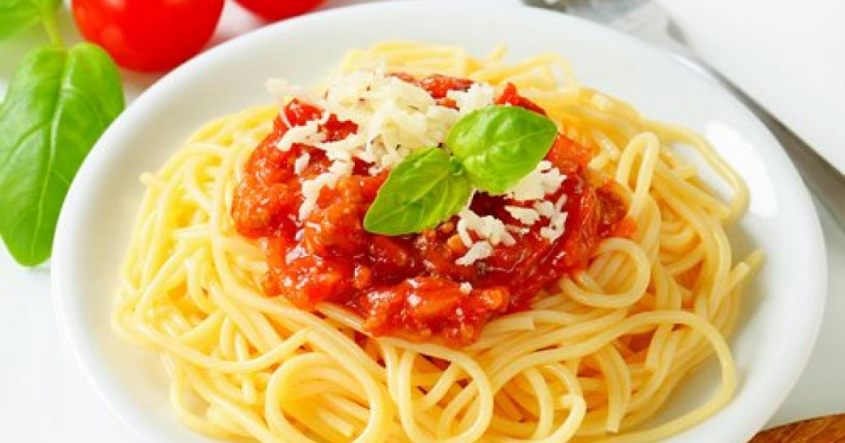 Spaguetti con tomate casero | Recetas Fáciles Reunidas